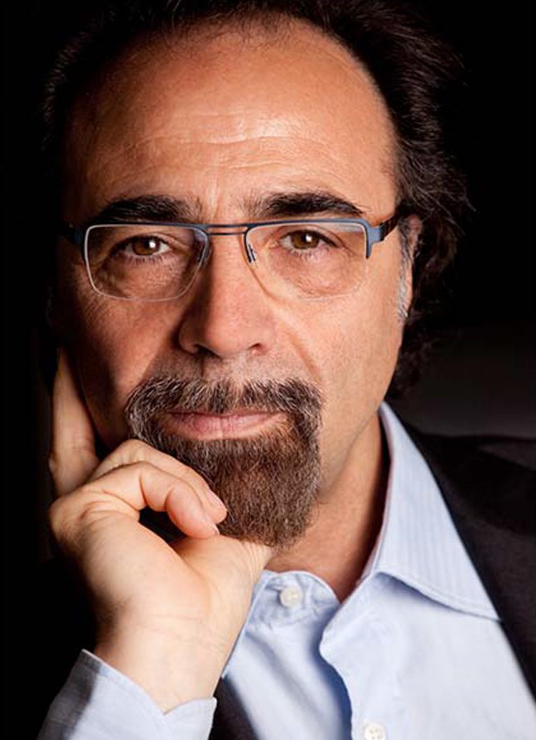 ODE TO HUE | Solitaire Magazine