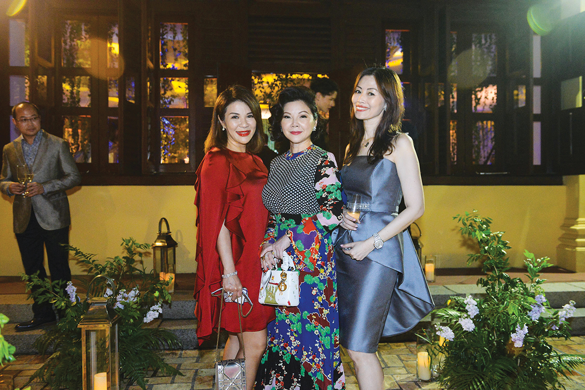 UP CLOSE & PERSONAL | Solitaire Magazine