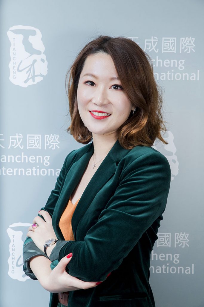 VINTAGE LOVERS | Solitaire Magazine