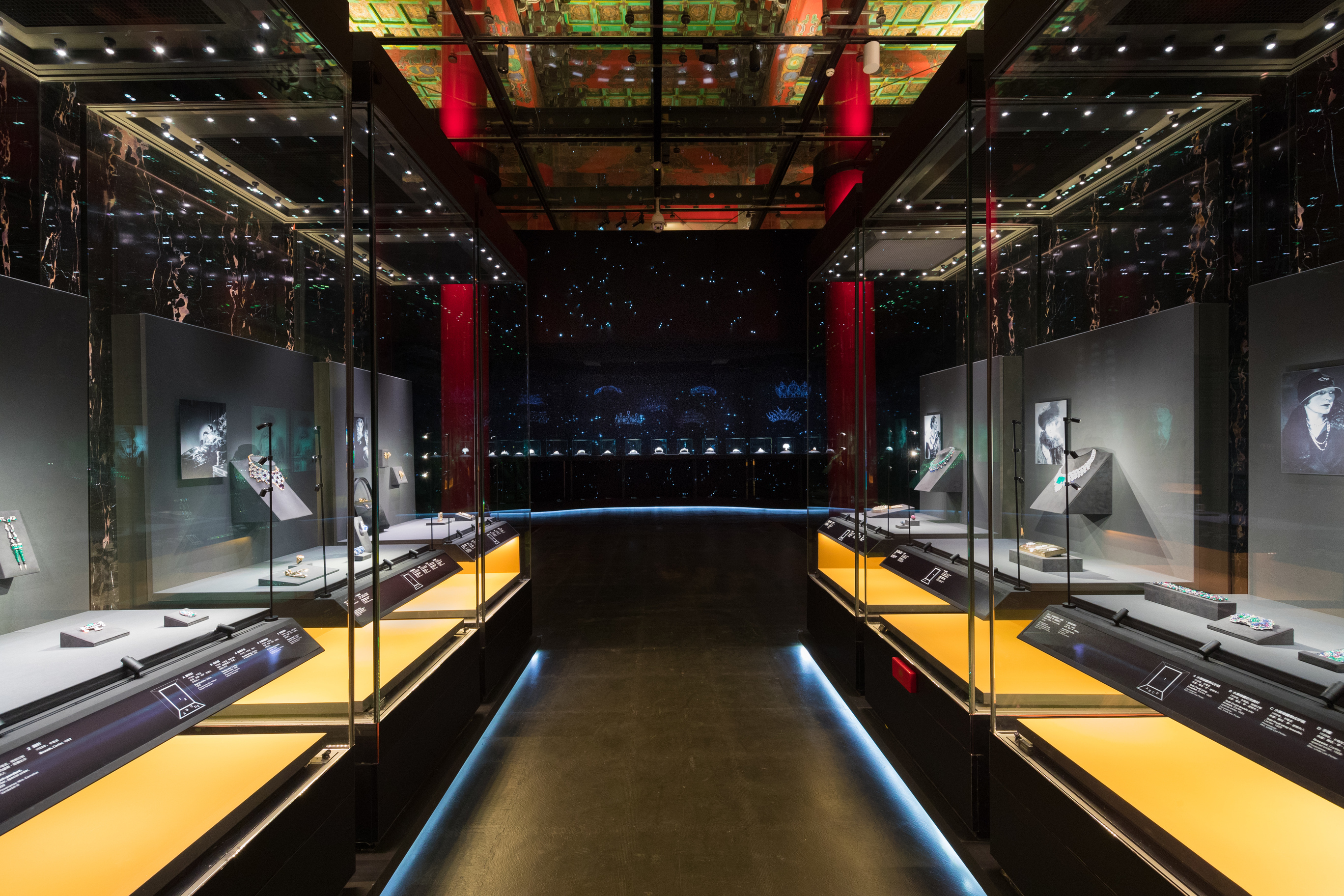 Symbols of Power Exhibition hall Palace Museum | Solitaire Magazine