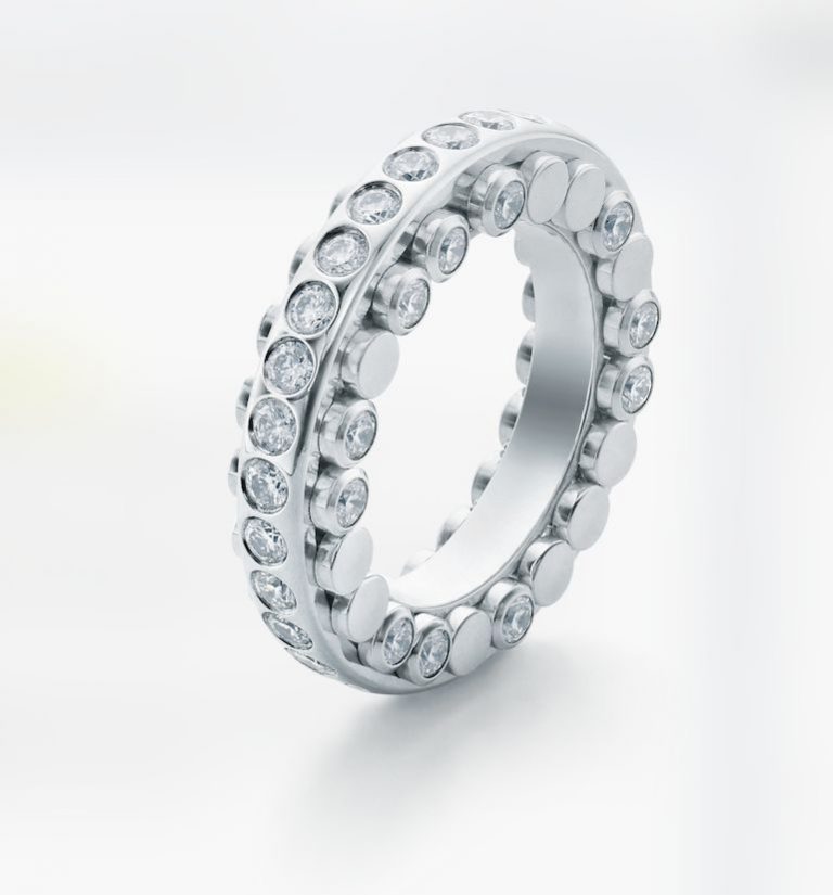 TURN ME AROUND, SAYS BUCHERER'S DIZZLER RING | Solitaire Magazine