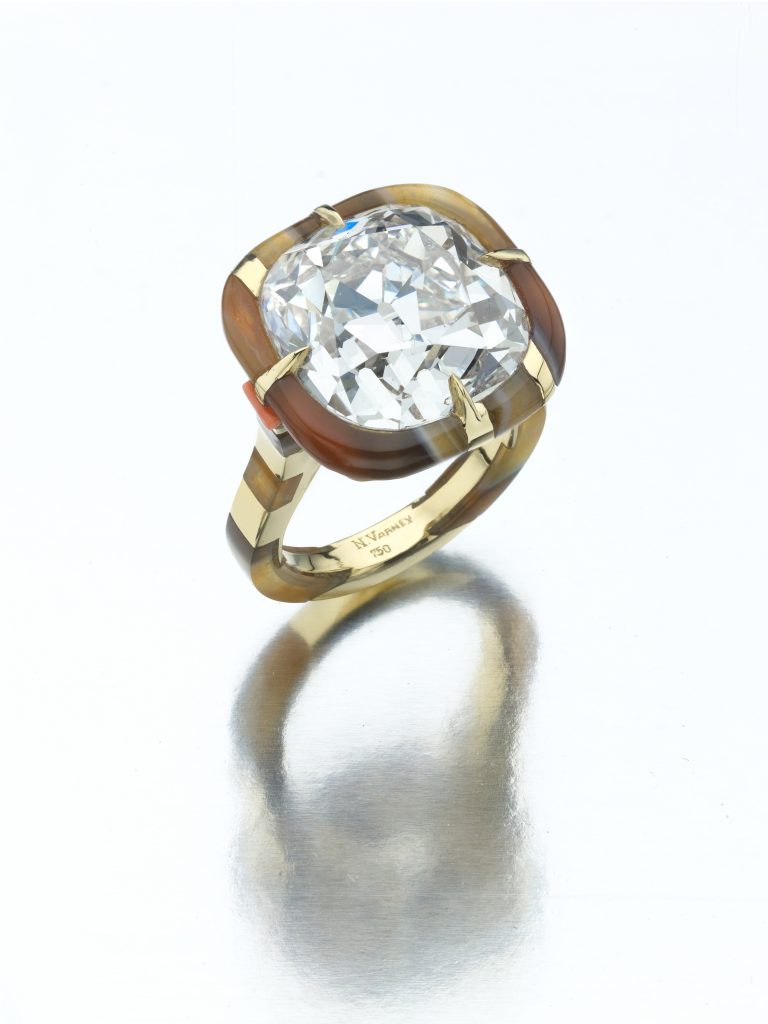 FABULOUSLY FESTIVE | Solitaire Magazine