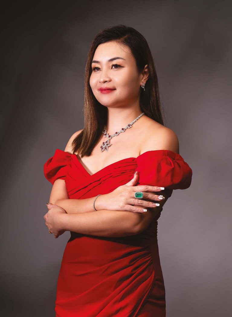 DO WOMEN RUN BUSINESSES DIFFERENTLY? | Solitaire Magazine