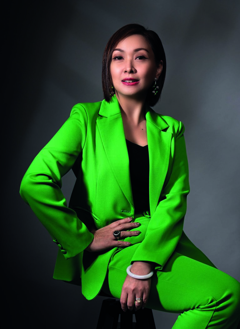 DO WOMEN RUN BUSINESSES DIFFERENTLY? | Solitaire Magazine