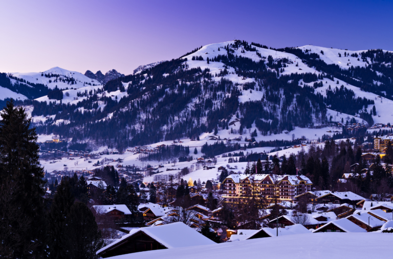 Gstaad winter facade © Arnaud Frich | Solitaire Magazine